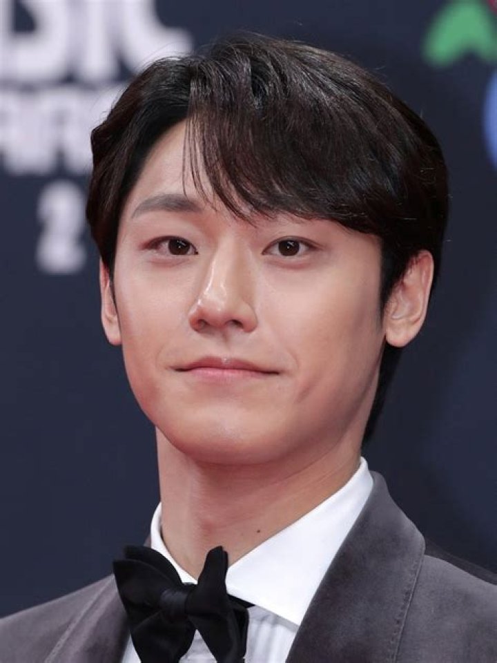 Lee Do-hyun (Actor) Wiki, Bio, Age, Height, Weight, Drama Series, TV ...